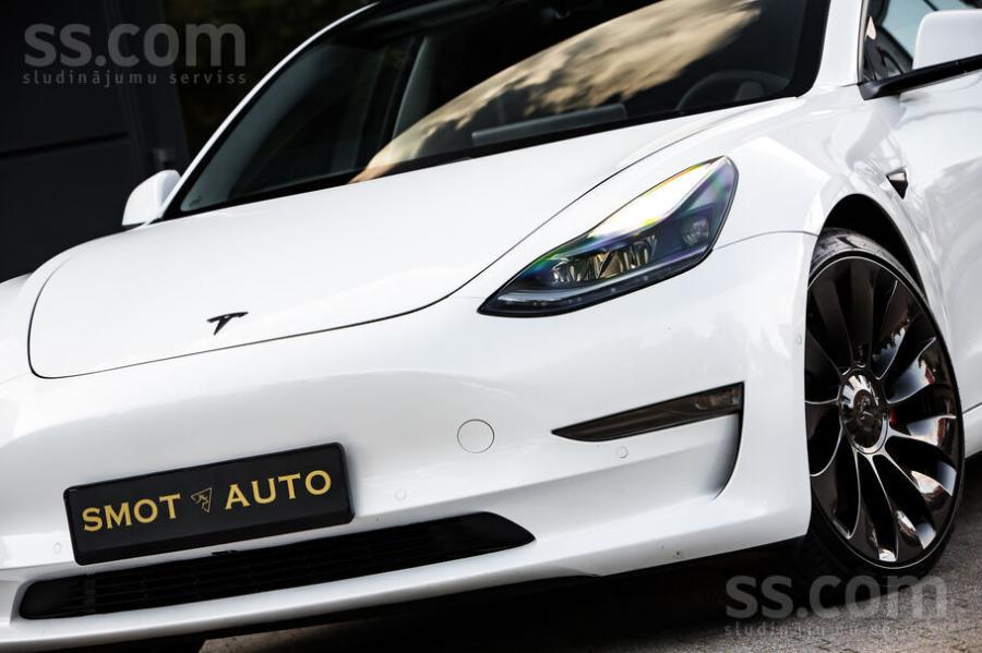 White Tesla Model 3 2021 in Riga, with an engine capacity of 0.00 L and mileage of 82 thousand km for 28500 €, photo 3 on AUTOMOTO.COM.LV