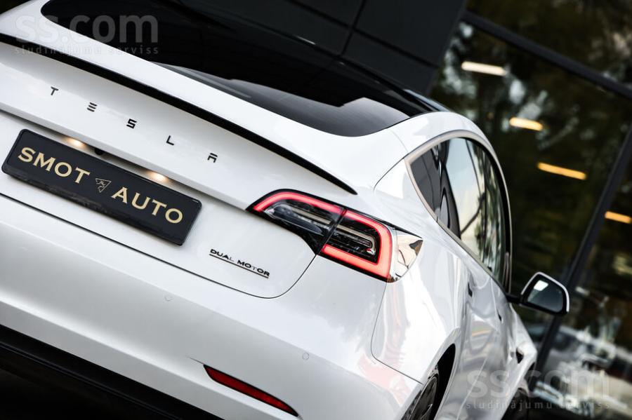 White Tesla Model 3 2021 in Riga, with an engine capacity of 0.00 L and mileage of 82 thousand km for 28500 €, photo 8 on AUTOMOTO.COM.LV