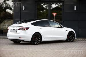 White Tesla Model 3 2021 in Riga, with an engine capacity of 0.00 L and mileage of 82 thousand km for 28500 €, photo 9 on AUTOMOTO.COM.LV
