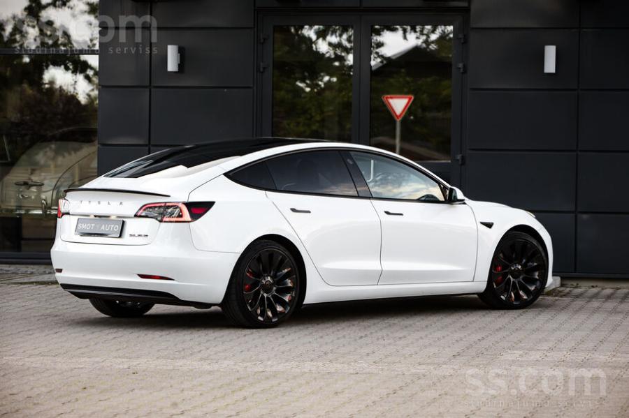 White Tesla Model 3 2021 in Riga, with an engine capacity of 0.00 L and mileage of 82 thousand km for 28500 €, photo 9 on AUTOMOTO.COM.LV
