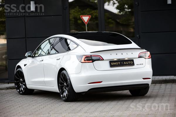 Balts Tesla Model 3 2021 Rīga, ar dzinēja tilpumu 0.00 L un nobraukumu 82 tūkst. km par 28500 €, foto 10 vietnē AUTOMOTO.COM.LV