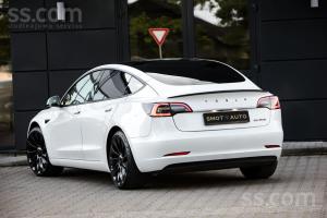 White Tesla Model 3 2021 in Riga, with an engine capacity of 0.00 L and mileage of 82 thousand km for 28500 €, photo 11 on AUTOMOTO.COM.LV
