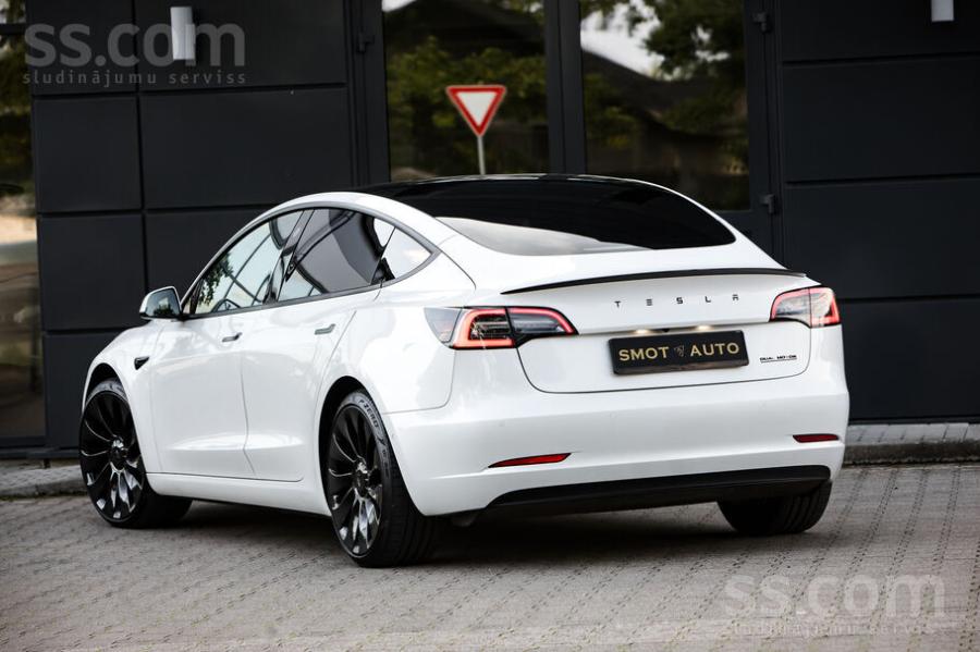 White Tesla Model 3 2021 in Riga, with an engine capacity of 0.00 L and mileage of 82 thousand km for 28500 €, photo 11 on AUTOMOTO.COM.LV