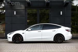 White Tesla Model 3 2021 in Riga, with an engine capacity of 0.00 L and mileage of 82 thousand km for 28500 €, photo 12 on AUTOMOTO.COM.LV