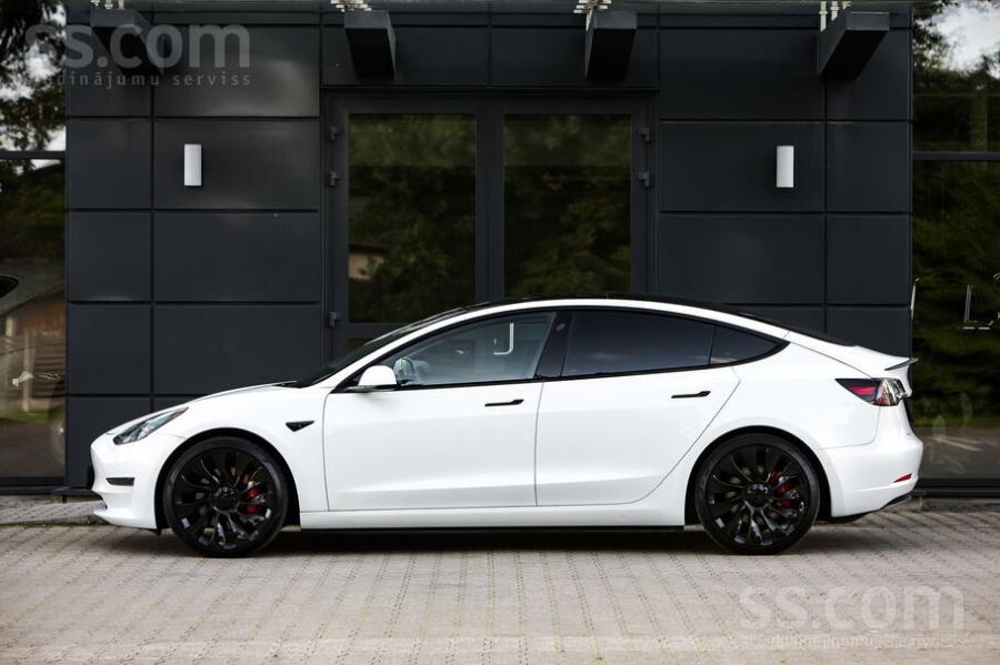 White Tesla Model 3 2021 in Riga, with an engine capacity of 0.00 L and mileage of 82 thousand km for 28500 €, photo 12 on AUTOMOTO.COM.LV