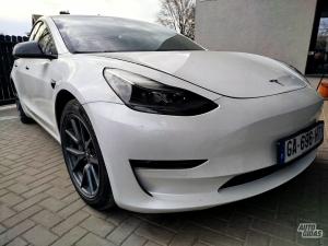 Белый Тесла Модель 3 2021 в Паневежис, объемом двигателя 0.00 л и пробегом 104 тыс. км за 21800 €, фото  на AUTOMOTO.COM.LV