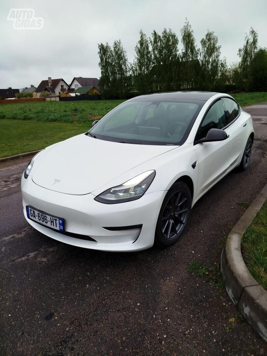 Balts Tesla Model 3 2021 Panevēža, ar dzinēja tilpumu 0.00 L un nobraukumu 104 tūkst. km par 21800 €, foto 3 vietnē AUTOMOTO.COM.LV