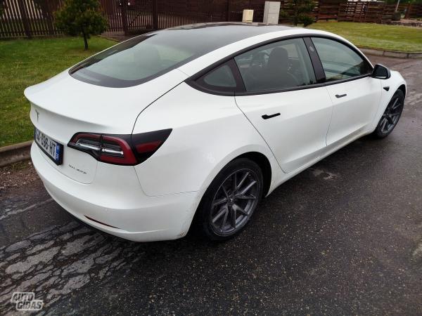 Balts Tesla Model 3 2021 Panevēža, ar dzinēja tilpumu 0.00 L un nobraukumu 104 tūkst. km par 21800 €, foto 4 vietnē AUTOMOTO.COM.LV