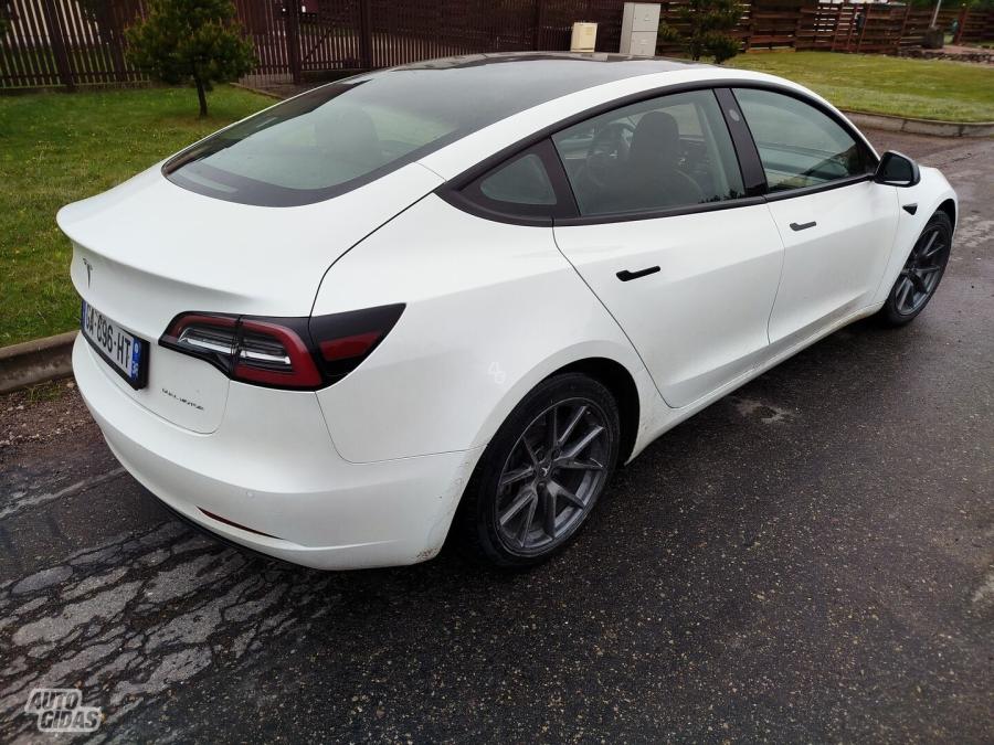 Balts Tesla Model 3 2021 Panevēža, ar dzinēja tilpumu 0.00 L un nobraukumu 104 tūkst. km par 21800 €, foto 5 vietnē AUTOMOTO.COM.LV