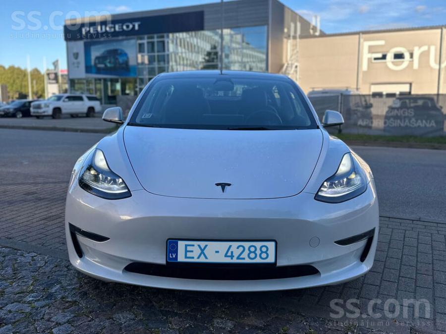 Белый Тесла Модель 3 2021 в Рига, объемом двигателя 0.00 л и пробегом 123 тыс. км за 24250 €, фото 3 на AUTOMOTO.COM.LV