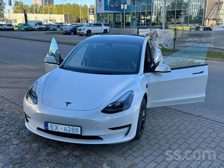 Белый Тесла Модель 3 2021 в Рига, объемом двигателя 0.00 л и пробегом 123 тыс. км за 24250 €, фото 10 на AUTOMOTO.COM.LV
