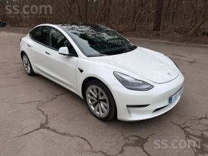 White Tesla Model 3 2021 in Riga, with an engine capacity of 0.00 L and mileage of 108 thousand km for 24300 €, photo 4 on AUTOMOTO.COM.LV