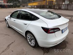 White Tesla Model 3 2021 in Riga, with an engine capacity of 0.00 L and mileage of 108 thousand km for 24300 €, photo 8 on AUTOMOTO.COM.LV