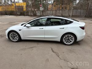 White Tesla Model 3 2021 in Riga, with an engine capacity of 0.00 L and mileage of 108 thousand km for 24300 €, photo 9 on AUTOMOTO.COM.LV