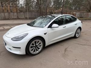 White Tesla Model 3 2021 in Riga, with an engine capacity of 0.00 L and mileage of 108 thousand km for 24300 €, photo 10 on AUTOMOTO.COM.LV