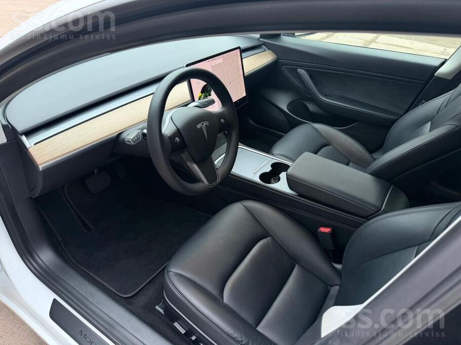 White Tesla Model 3 2021 in Riga, with an engine capacity of 0.00 L and mileage of 108 thousand km for 24300 €, photo 11 on AUTOMOTO.COM.LV