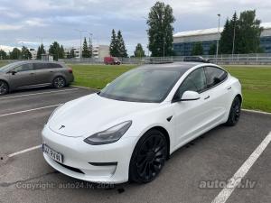 Белый Тесла Модель 3 2021 в Пярну, объемом двигателя 0.00 л и пробегом 138 тыс. км за 27000 €, фото  на AUTOMOTO.COM.LV