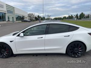 Balts Tesla Model 3 2021 Pērnava, ar dzinēja tilpumu 0.00 L un nobraukumu 138 tūkst. km par 27000 €, foto 3 vietnē AUTOMOTO.COM.LV