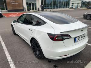 Balts Tesla Model 3 2021 Pērnava, ar dzinēja tilpumu 0.00 L un nobraukumu 138 tūkst. km par 27000 €, foto 4 vietnē AUTOMOTO.COM.LV
