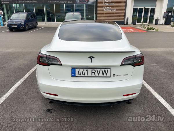 Белый Тесла Модель 3 2021 в Пярну, объемом двигателя 0.00 л и пробегом 138 тыс. км за 27000 €, фото 4 на AUTOMOTO.COM.LV