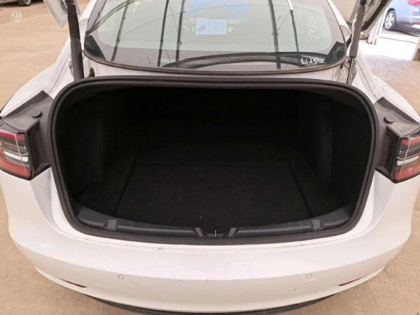 Balts Tesla Model 3 2021 Rīga, ar dzinēja tilpumu 0.00 L un nobraukumu 124 tūkst. km par 26900 €, foto 4 vietnē AUTOMOTO.COM.LV