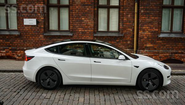 White Tesla Model 3 2021 in Riga, with an engine capacity of 0.00 L and mileage of 144 thousand km for 23950 €, photo 5 on AUTOMOTO.COM.LV