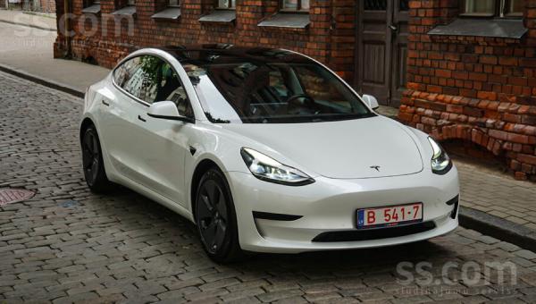 White Tesla Model 3 2021 in Riga, with an engine capacity of 0.00 L and mileage of 144 thousand km for 23950 €, photo 6 on AUTOMOTO.COM.LV