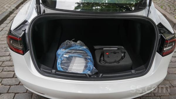 White Tesla Model 3 2021 in Riga, with an engine capacity of 0.00 L and mileage of 144 thousand km for 23950 €, photo 9 on AUTOMOTO.COM.LV