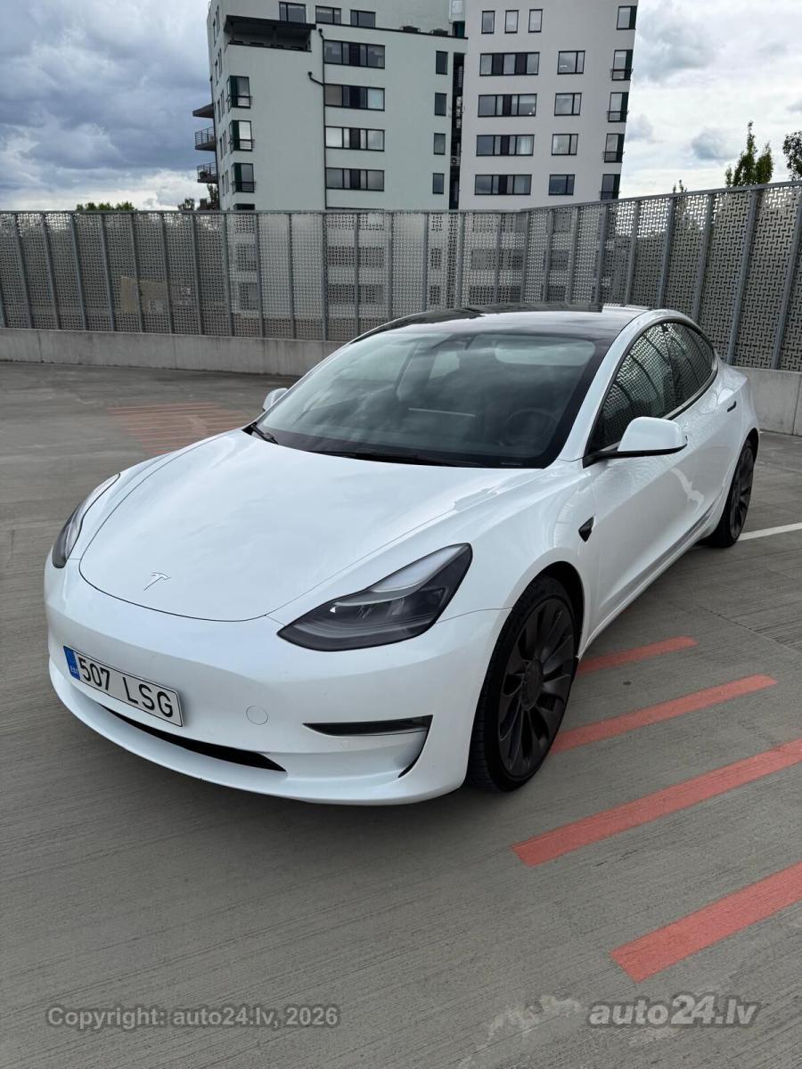 Balts Tesla Model 3 2021 Tallina, ar dzinēja tilpumu 0.00 L un nobraukumu 126 tūkst. km par 26900 €, foto 4 vietnē AUTOMOTO.COM.LV