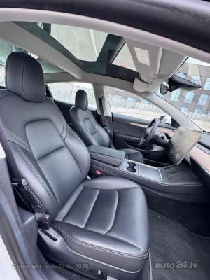 Balts Tesla Model 3 2021 Tallina, ar dzinēja tilpumu 0.00 L un nobraukumu 126 tūkst. km par 26900 €, foto 9 vietnē AUTOMOTO.COM.LV