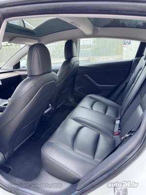Balts Tesla Model 3 2021 Tallina, ar dzinēja tilpumu 0.00 L un nobraukumu 126 tūkst. km par 26900 €, foto 10 vietnē AUTOMOTO.COM.LV