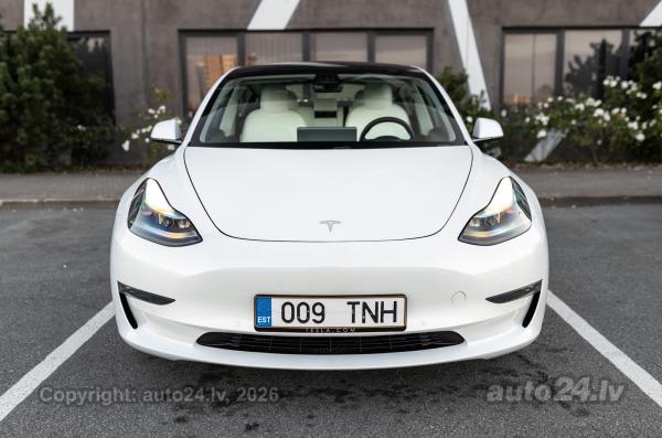 White Tesla Model 3 2021 in Tallinn, with an engine capacity of 0.00 L and mileage of 139 thousand km for 24900 €, photo 2 on AUTOMOTO.COM.LV