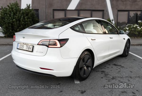 White Tesla Model 3 2021 in Tallinn, with an engine capacity of 0.00 L and mileage of 139 thousand km for 24900 €, photo 4 on AUTOMOTO.COM.LV