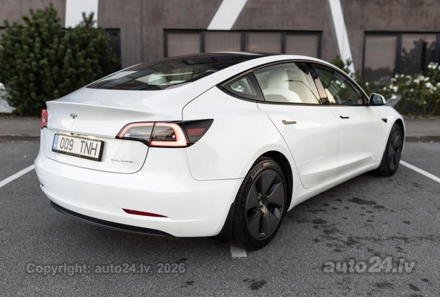 Balts Tesla Model 3 2021 Tallina, ar dzinēja tilpumu 0.00 L un nobraukumu 139 tūkst. km par 24900 €, foto 5 vietnē AUTOMOTO.COM.LV