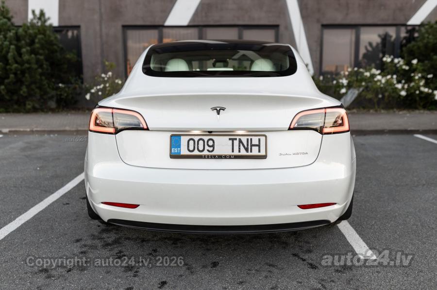 Balts Tesla Model 3 2021 Tallina, ar dzinēja tilpumu 0.00 L un nobraukumu 139 tūkst. km par 24900 €, foto 6 vietnē AUTOMOTO.COM.LV