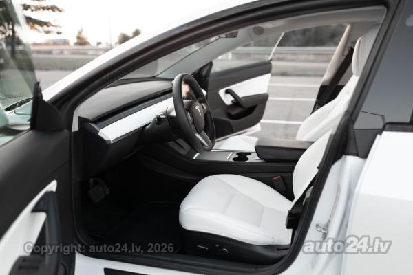 White Tesla Model 3 2021 in Tallinn, with an engine capacity of 0.00 L and mileage of 139 thousand km for 24900 €, photo 7 on AUTOMOTO.COM.LV