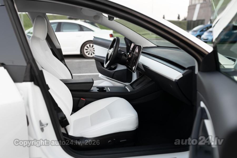 Balts Tesla Model 3 2021 Tallina, ar dzinēja tilpumu 0.00 L un nobraukumu 139 tūkst. km par 24900 €, foto 9 vietnē AUTOMOTO.COM.LV