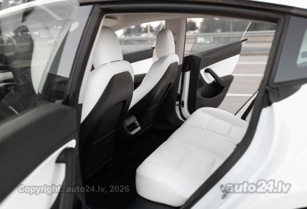 White Tesla Model 3 2021 in Tallinn, with an engine capacity of 0.00 L and mileage of 139 thousand km for 24900 €, photo 9 on AUTOMOTO.COM.LV