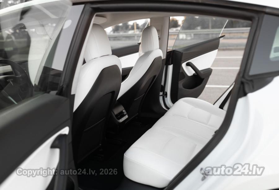 Balts Tesla Model 3 2021 Tallina, ar dzinēja tilpumu 0.00 L un nobraukumu 139 tūkst. km par 24900 €, foto 10 vietnē AUTOMOTO.COM.LV