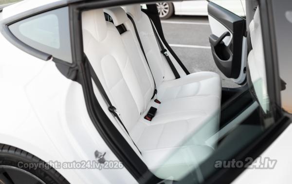 White Tesla Model 3 2021 in Tallinn, with an engine capacity of 0.00 L and mileage of 139 thousand km for 24900 €, photo 10 on AUTOMOTO.COM.LV