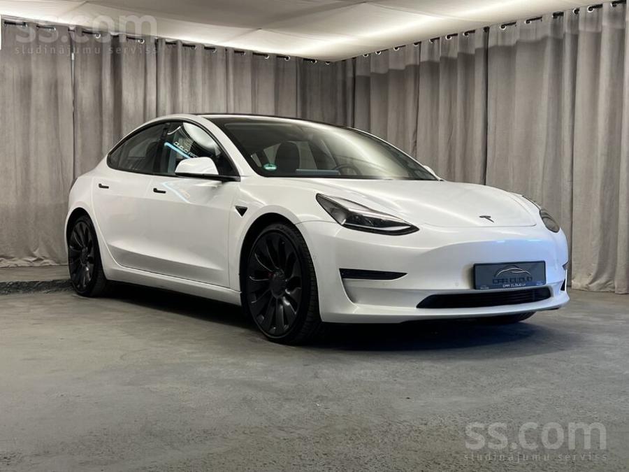 White Tesla Model 3 2021 in Riga, with an engine capacity of 0.00 L and mileage of 103 thousand km for 26990 €, photo 4 on AUTOMOTO.COM.LV