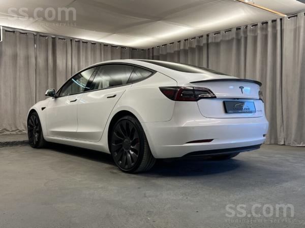 Balts Tesla Model 3 2021 Rīga, ar dzinēja tilpumu 0.00 L un nobraukumu 103 tūkst. km par 26990 €, foto 4 vietnē AUTOMOTO.COM.LV