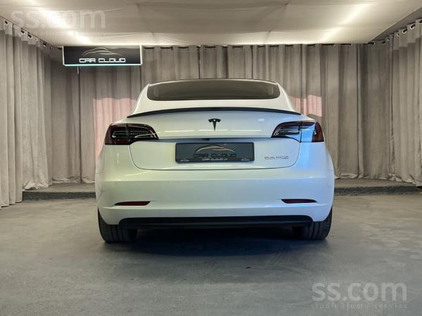 Balts Tesla Model 3 2021 Rīga, ar dzinēja tilpumu 0.00 L un nobraukumu 103 tūkst. km par 26990 €, foto 5 vietnē AUTOMOTO.COM.LV