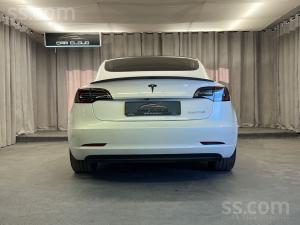 White Tesla Model 3 2021 in Riga, with an engine capacity of 0.00 L and mileage of 103 thousand km for 26990 €, photo 6 on AUTOMOTO.COM.LV