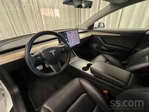 White Tesla Model 3 2021 in Riga, with an engine capacity of 0.00 L and mileage of 103 thousand km for 26990 €, photo 8 on AUTOMOTO.COM.LV