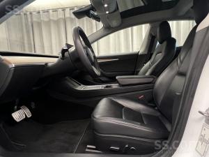 White Tesla Model 3 2021 in Riga, with an engine capacity of 0.00 L and mileage of 103 thousand km for 26990 €, photo 9 on AUTOMOTO.COM.LV