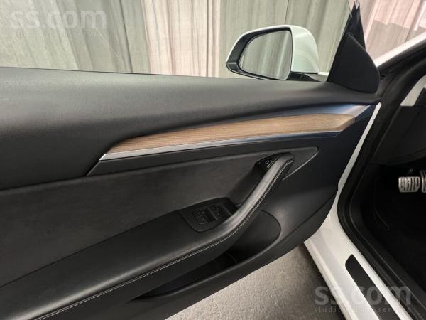 Balts Tesla Model 3 2021 Rīga, ar dzinēja tilpumu 0.00 L un nobraukumu 103 tūkst. km par 26990 €, foto 9 vietnē AUTOMOTO.COM.LV