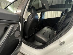 White Tesla Model 3 2021 in Riga, with an engine capacity of 0.00 L and mileage of 103 thousand km for 26990 €, photo 11 on AUTOMOTO.COM.LV