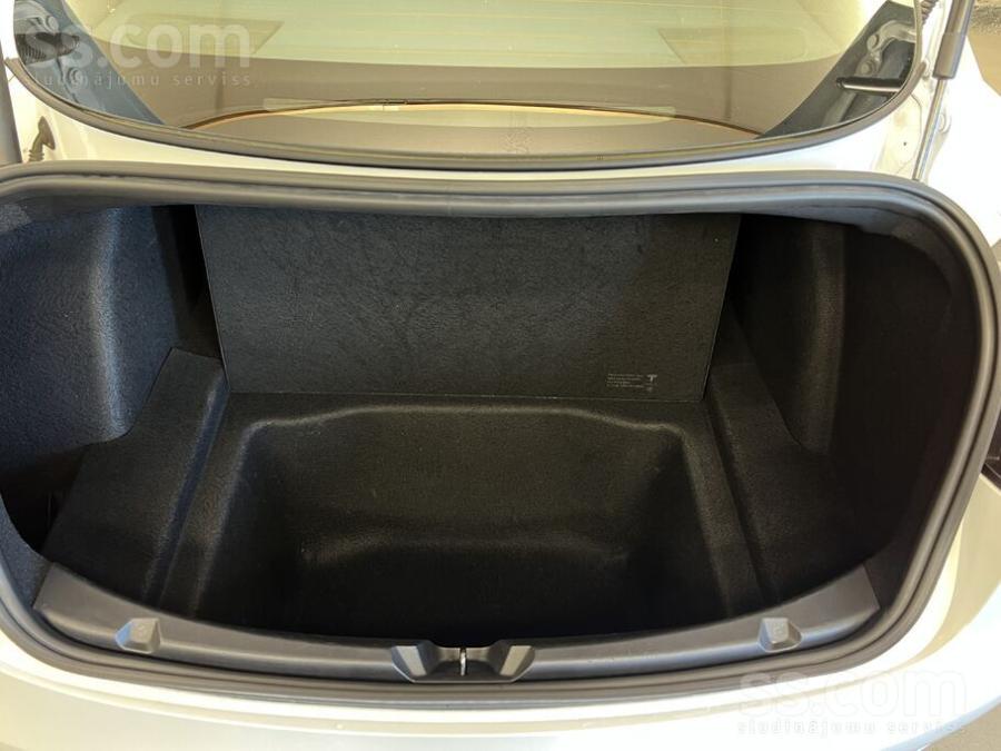 White Tesla Model 3 2021 in Riga, with an engine capacity of 0.00 L and mileage of 103 thousand km for 26990 €, photo 14 on AUTOMOTO.COM.LV