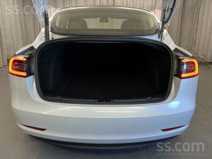 White Tesla Model 3 2021 in Riga, with an engine capacity of 0.00 L and mileage of 103 thousand km for 26990 €, photo 15 on AUTOMOTO.COM.LV